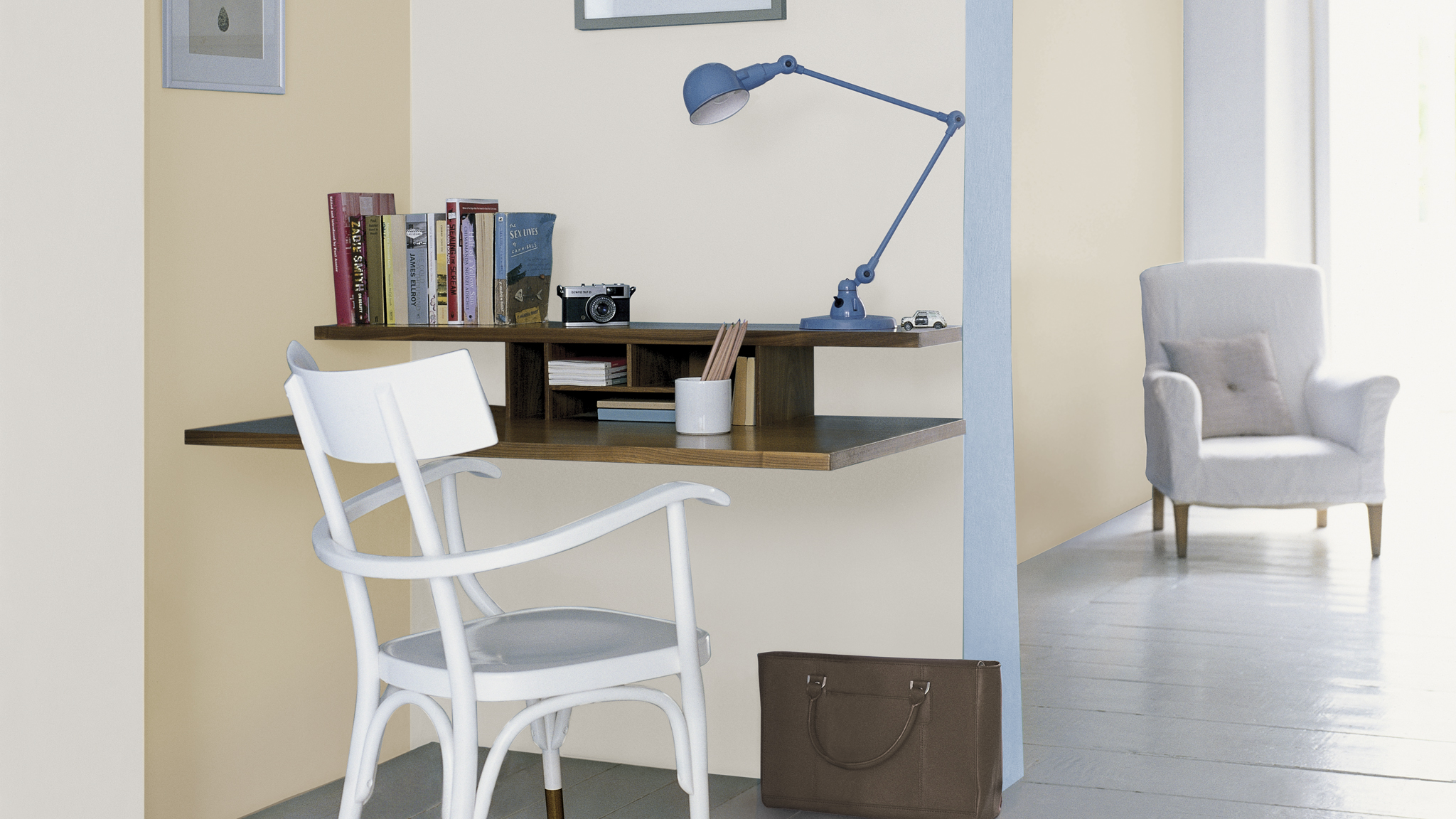 Add cheerful blue to a light coloured home office | Taubmanspng